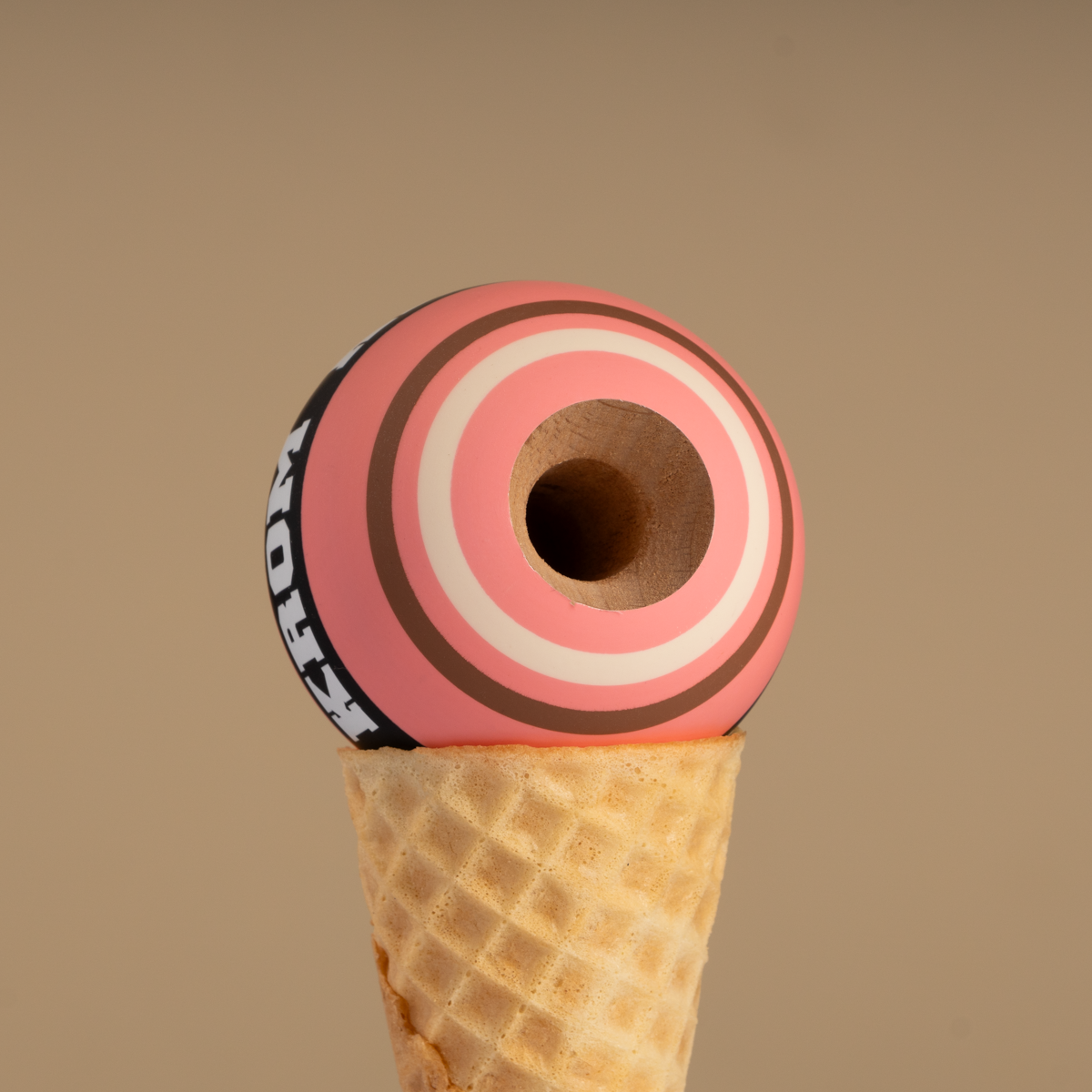 STROGO NEAPOLITAN STRAWBERRY – KROM